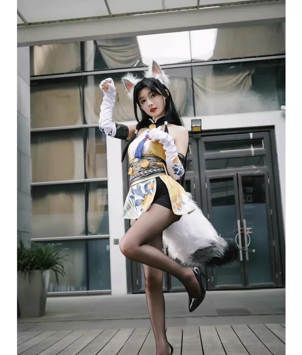 Little sister cos dress up young and cute - iNEWS