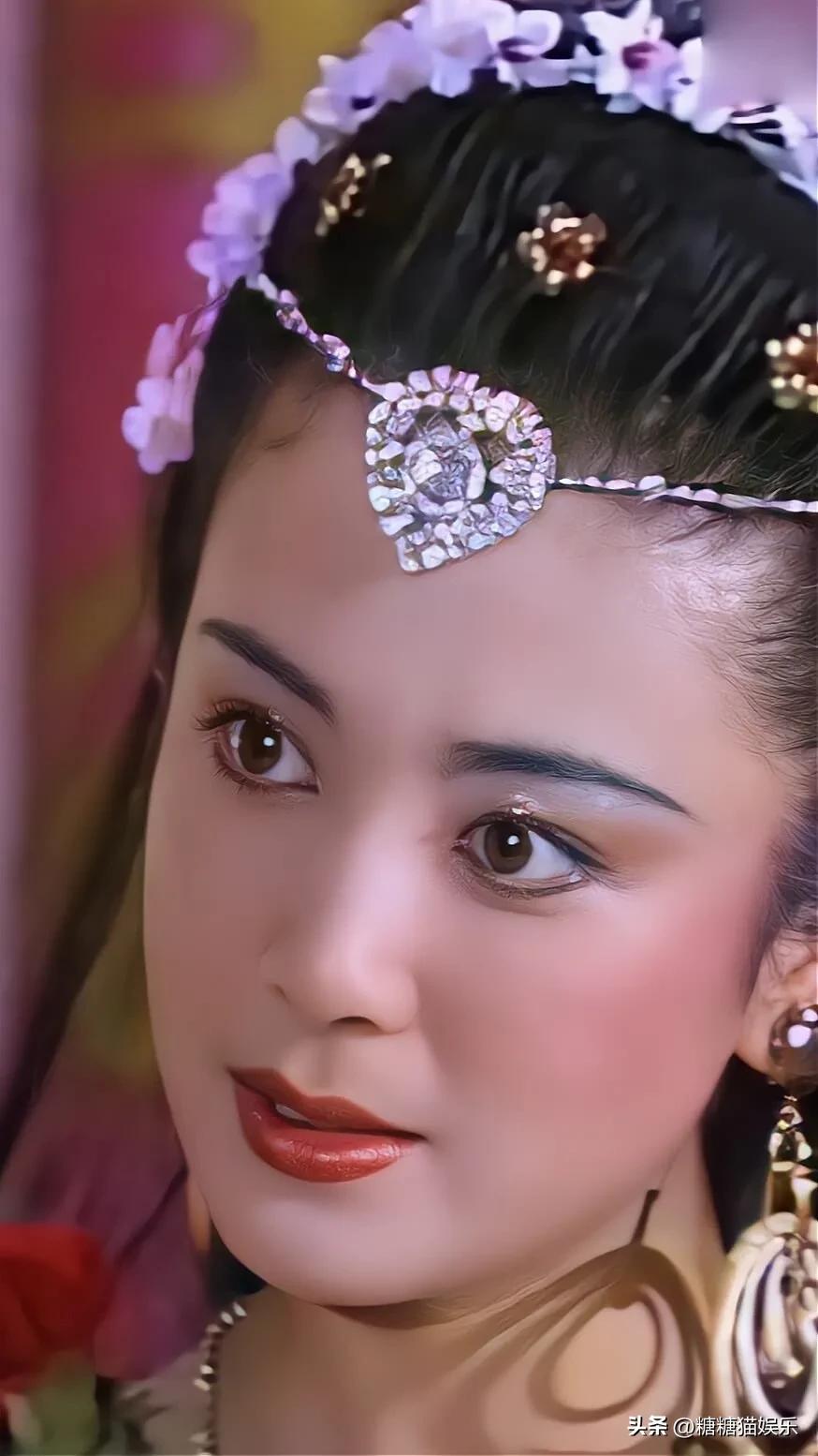 Fu Yiwei: Alluring the country and the city, beautiful as a flower - iNEWS