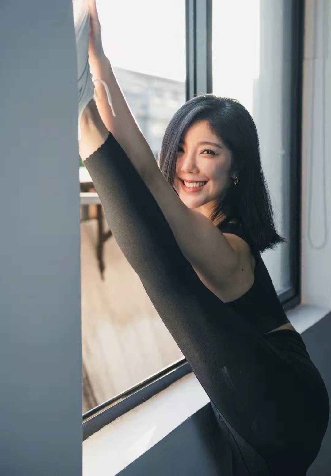 Zhao Yihuan dances in the gym, and his good figure is too eye-catching ...