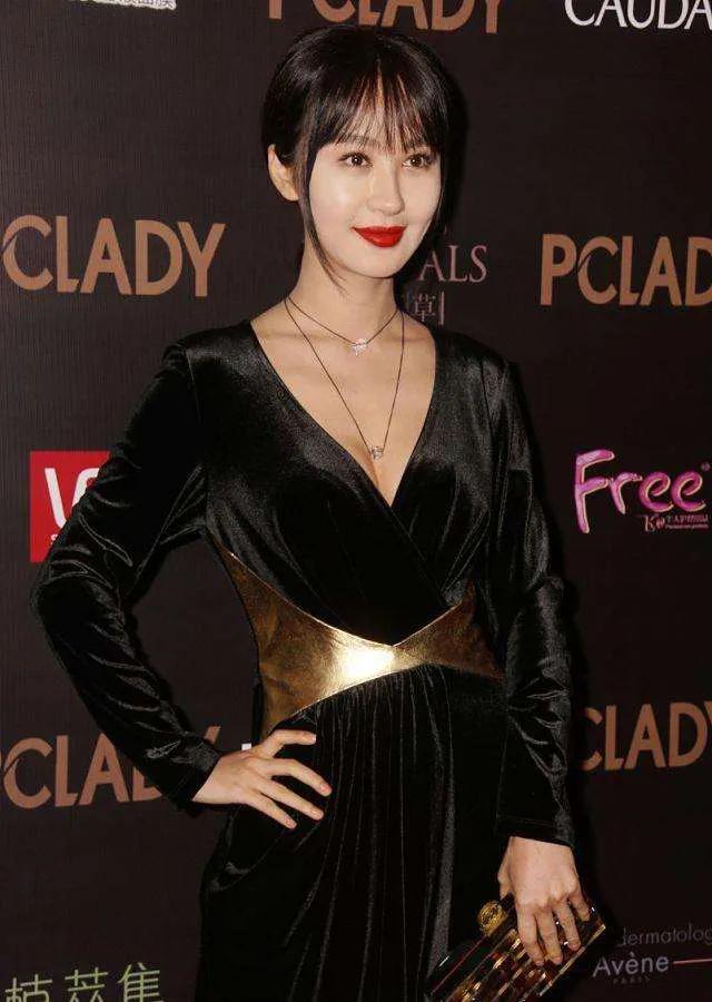 Li Feier: Bright and moving, with a peach blossom face - iNEWS