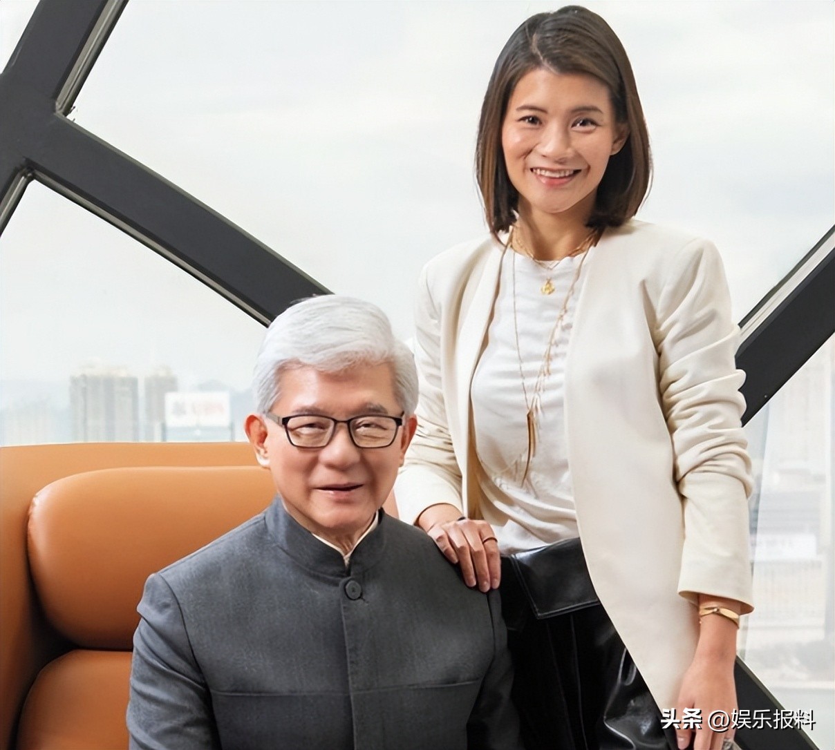 After Zhu Lingling embraced her new grandson, the rich husband rarely ...