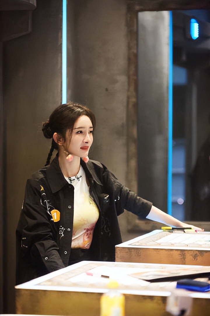 Room Escape! Yang Mi's latest style released - iMedia