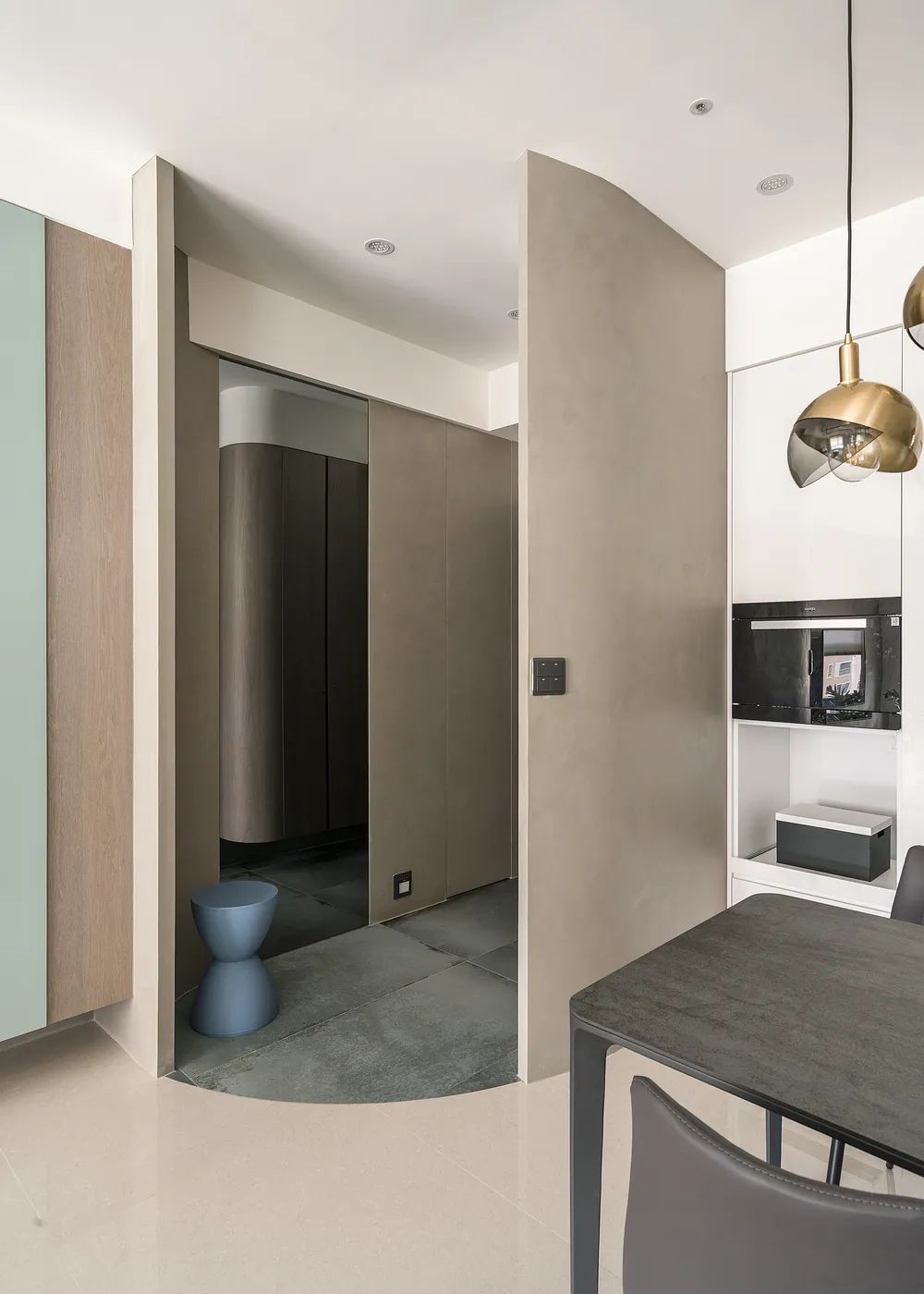 86 square meters, three bedrooms and two living rooms are modern, and ...