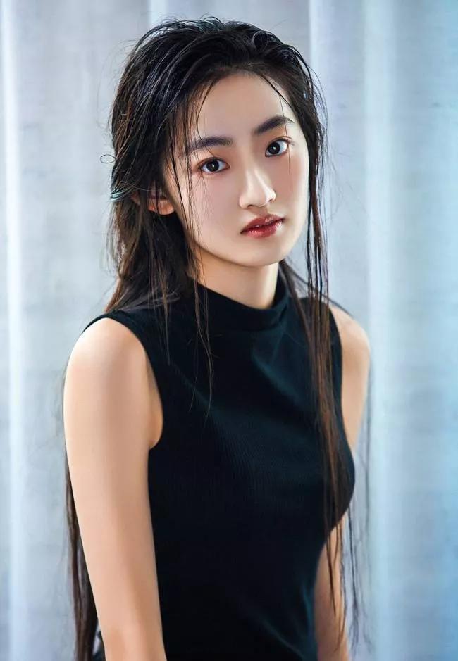 Yang Yutong: A new generation of actors, full of aura and full of ...