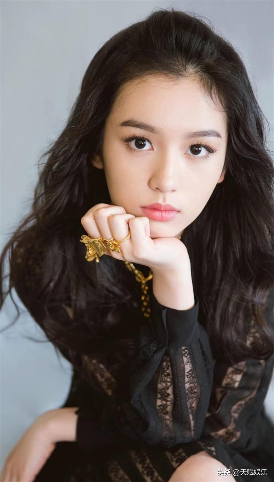 Photo album of film and television actress Zhou Ye (18) - iMedia