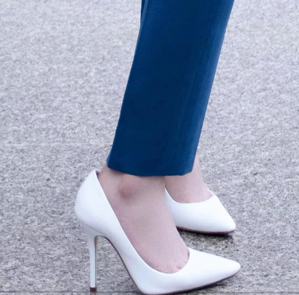 Pretty Celebrity: Yin Tao's High-Heeled Beauty Photo Gallery - iMedia
