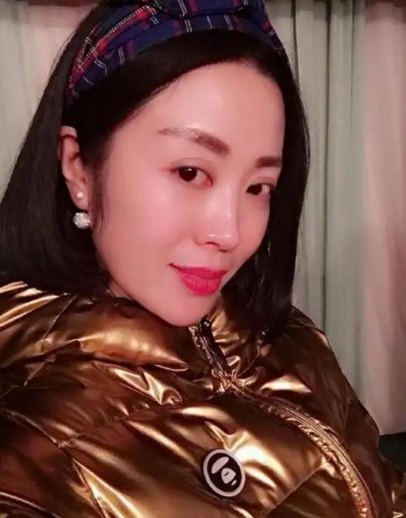 Wang Xiaoli: After divorcing his wife who had been with him for 7 years, he turned around and ...