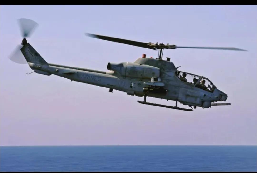 American AH-1 "Cobra" gunship - iNEWS