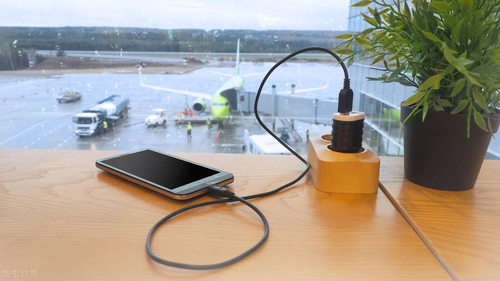 Charge the phone to 100% and then unplug it?A lot of people do it wrong ...