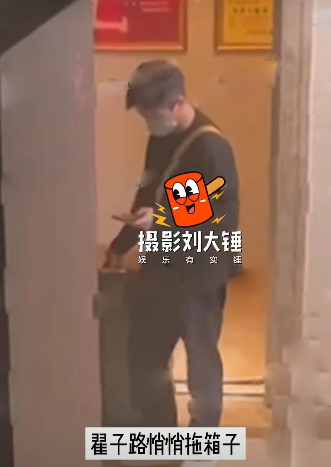 Zhai Zilu stayed at Ouyang Nana's house for 4 days in a row, and went out to throw out the ...