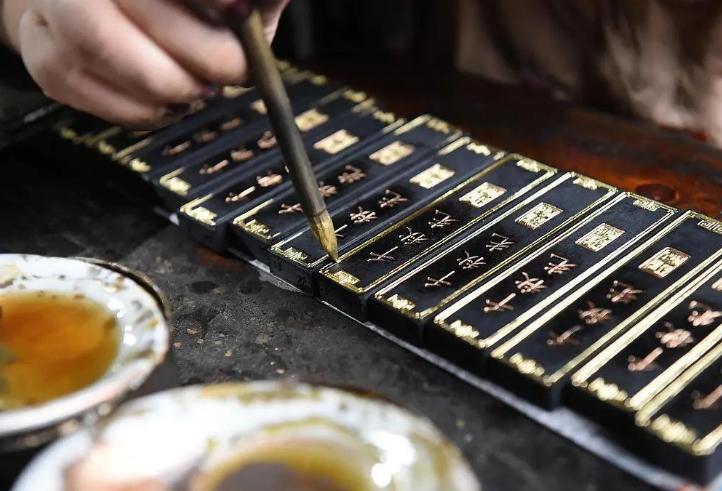 One tael of Hui ink and one tael of gold, the top luxury in the "Four ...