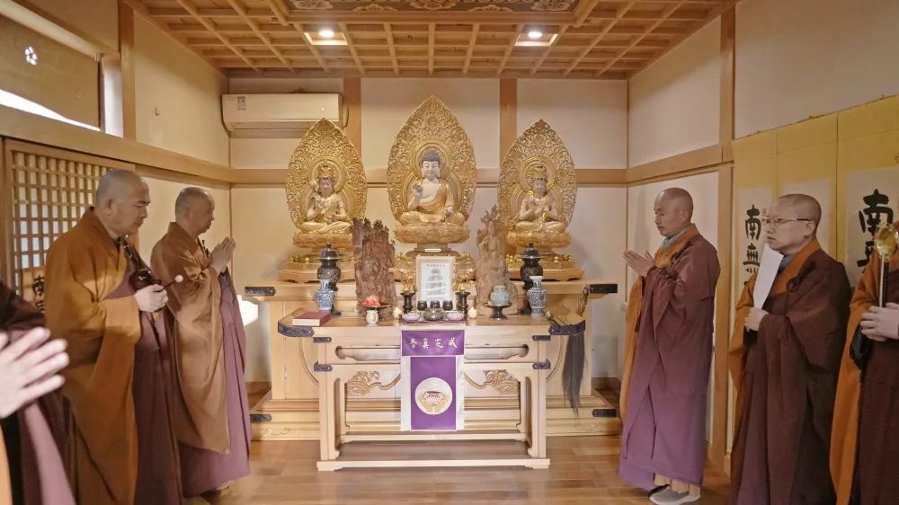 Solemn scene! Venerable Jie Chuan presided over the ceremony of passing ...