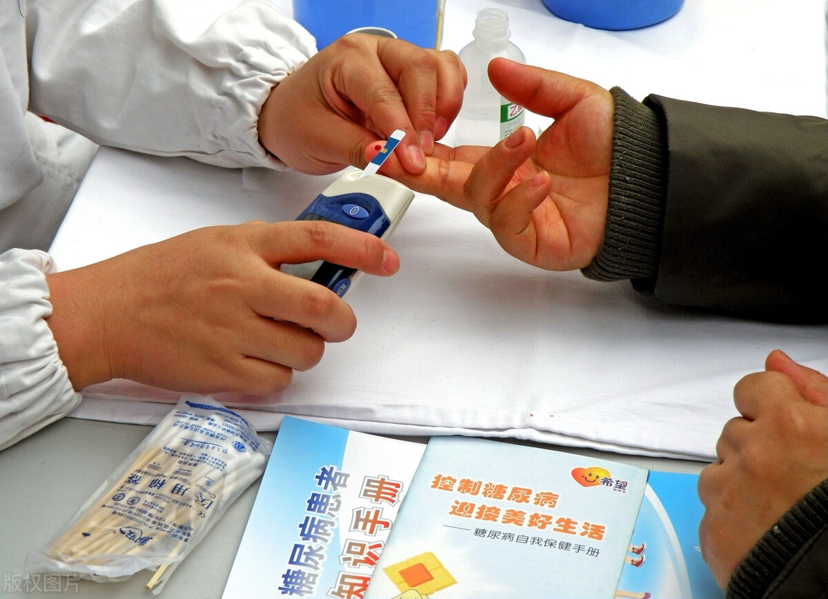 Be careful if you have this change in your hair and eyebrows, you may ...