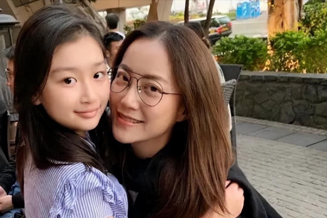 She and Nicholas Tse have been together for 26 years. She was unmarried ...