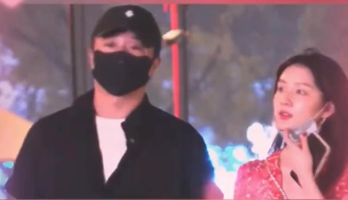 The identity of Chen Sicheng's new love was exposed. The two were 21 ...