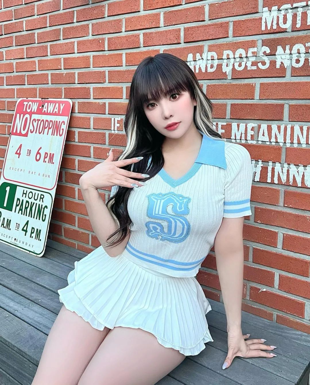 South Korea's ever-changing beauty dami amond, with a bold dressing style, Barbie face + extreme ...