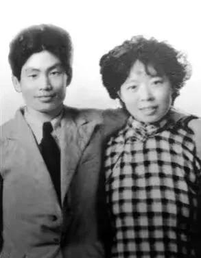 Xiao Hong: Bare soul, but love sadly, lived with others many times, was ...