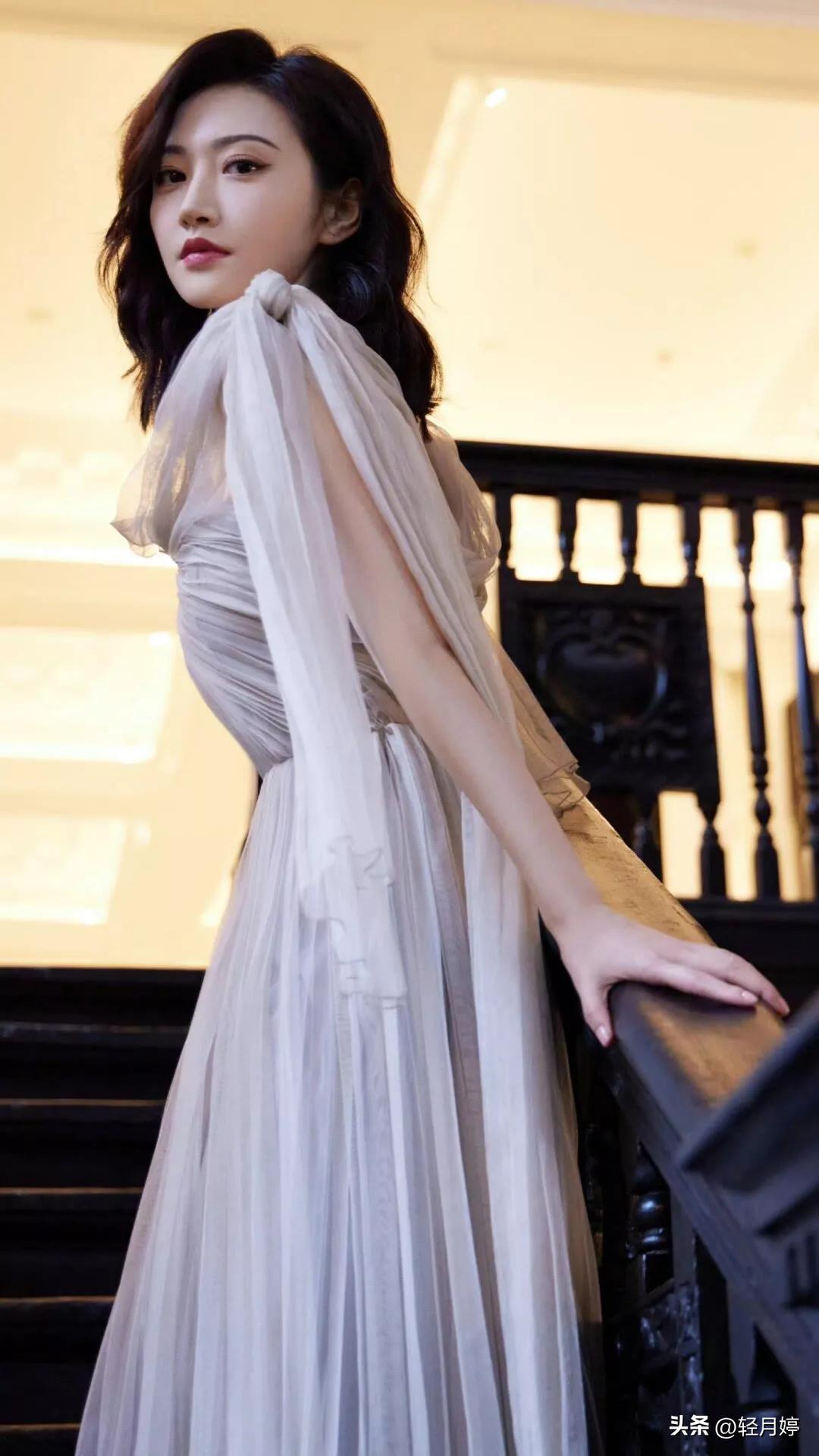 Jing Tian has a sweet body and looks, and her facial features are ...