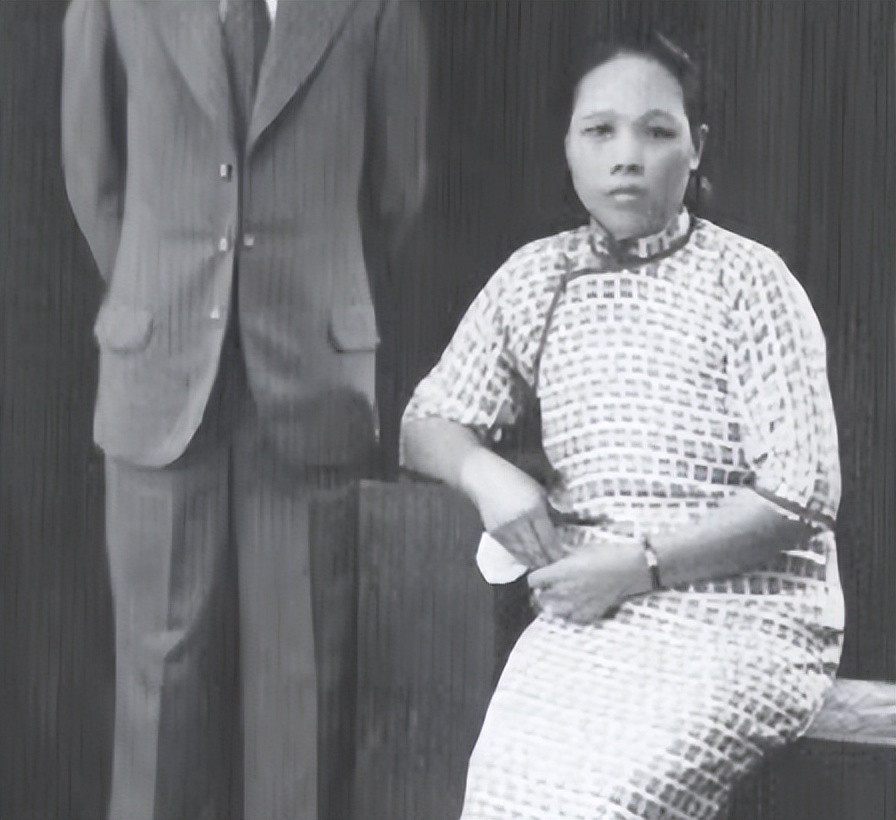 In 1969, after Li Zongren died of illness, he left his 30-year-old wife ...