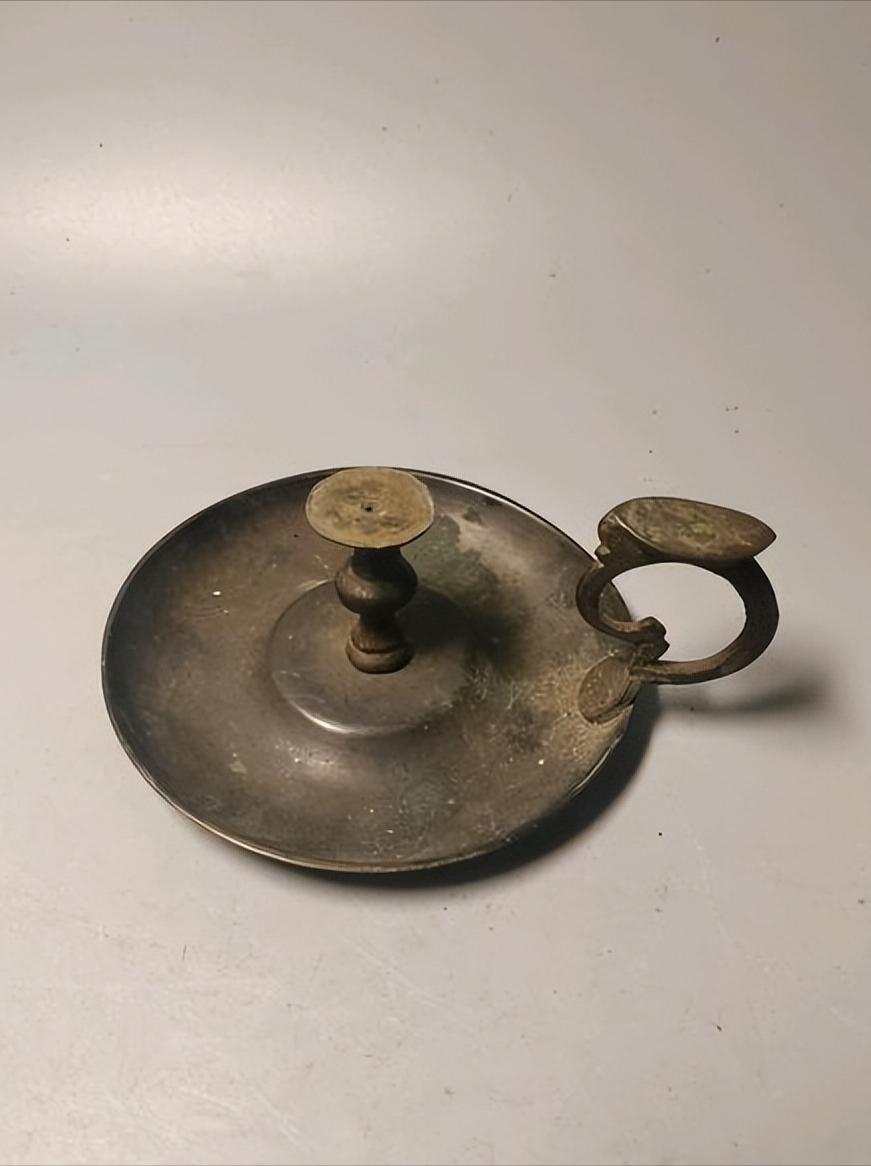 Bronze Oil Lamps in Ancient Rome: Craftsmanship and Lighting Effects in ...