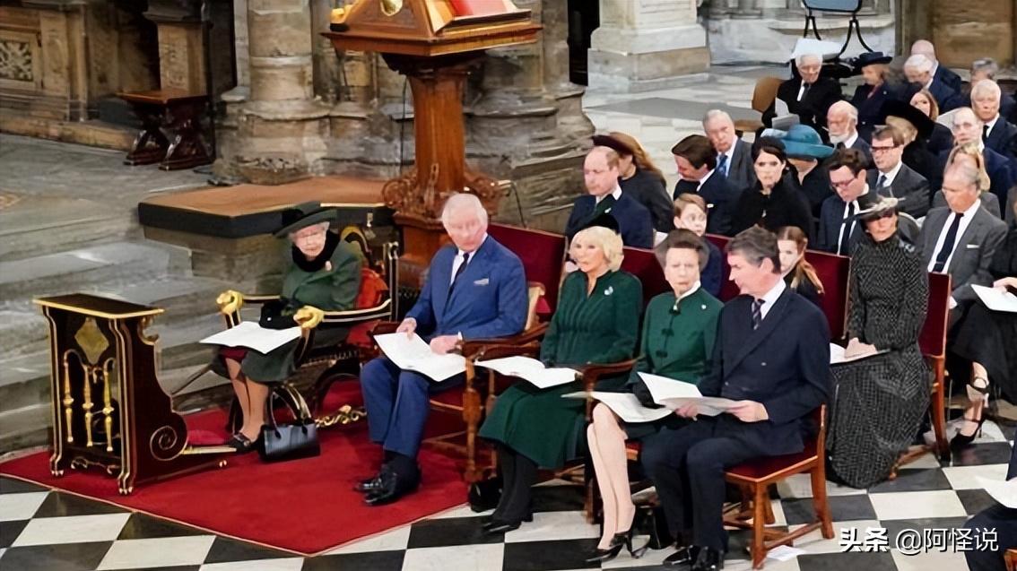 The royal family has collapsed!Queen lets royal scum play big role ...