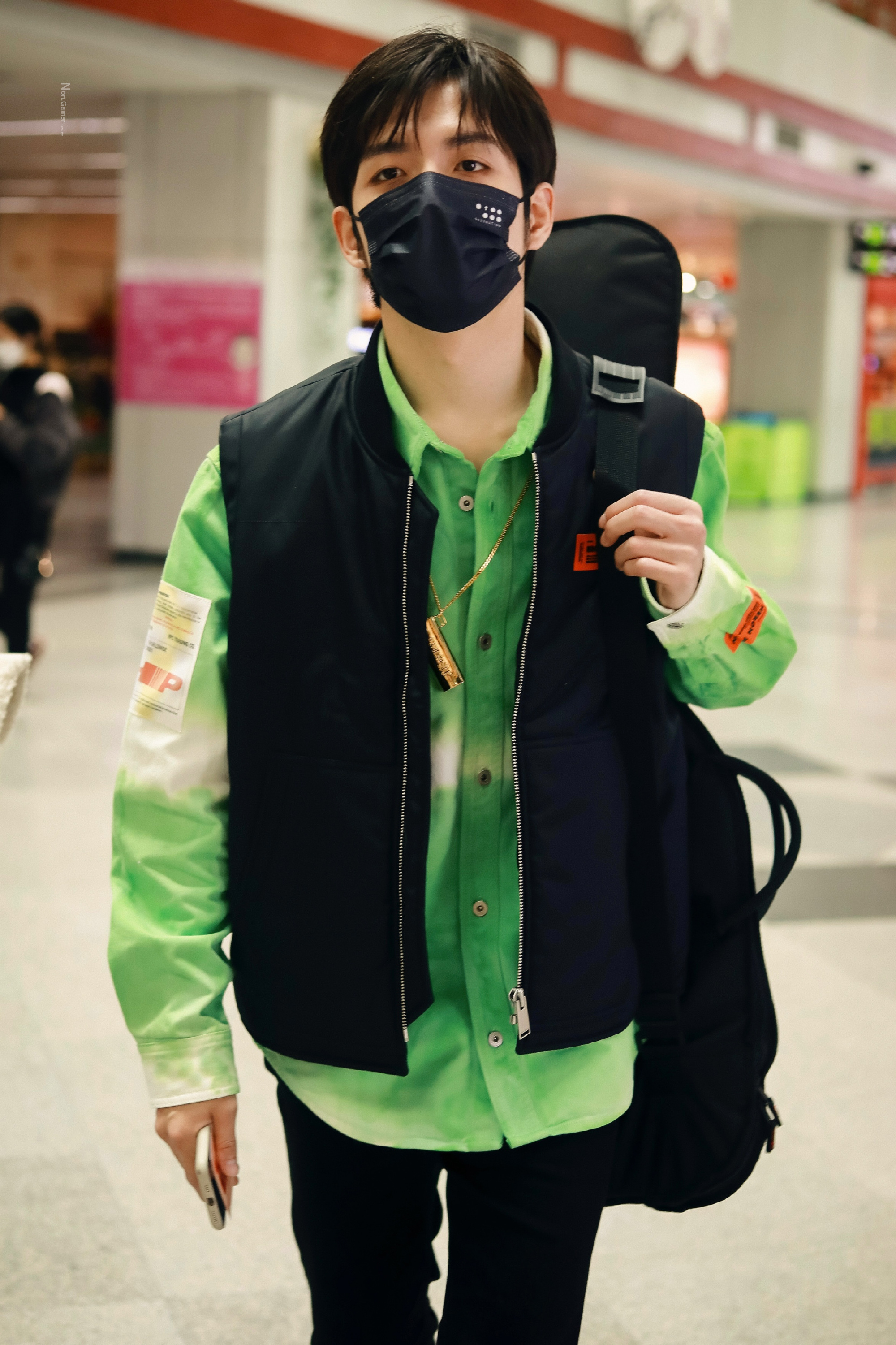 Atypical idol Zhang Yanqi, he came from the ground with a light all ...