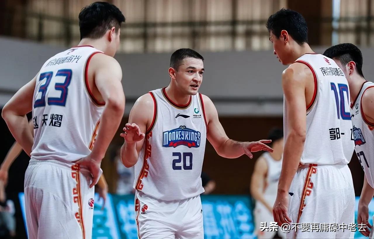 At the end of the first stage, a simple ranking is given to the coach ...