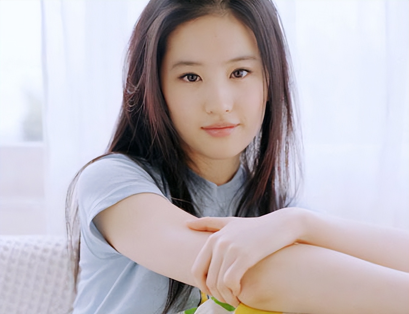 What Happened To Liu Yifei Who Was Bullied By Cctvs Father Imedia