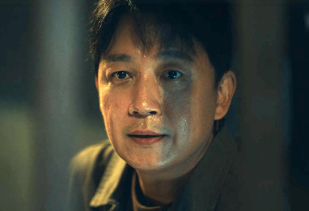 "The Lost Eleventh Floor" starts with a semi-blind card, three tricks ...