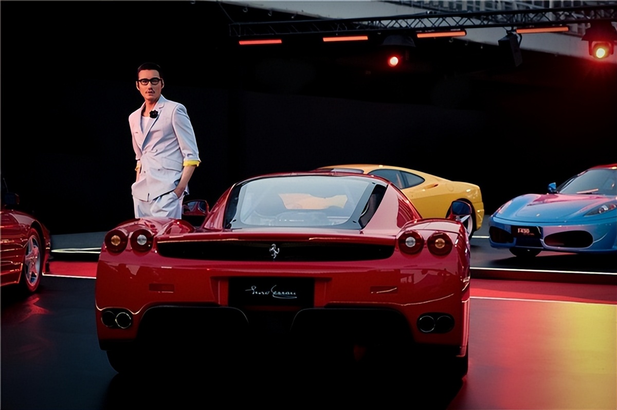 "Fashionable Gentleman" Hu Bing Appeared at the Brand Celebration ...