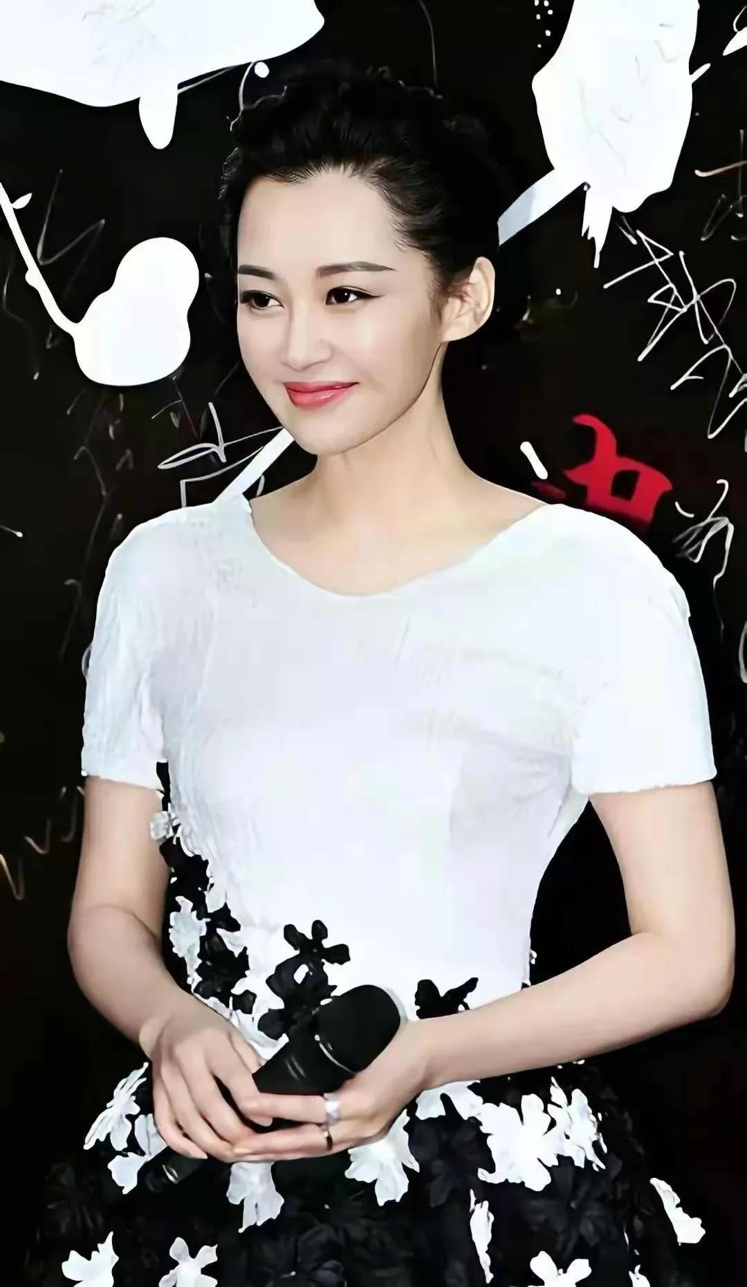 Stunning beauty Xu Qing, god-given style - iNEWS
