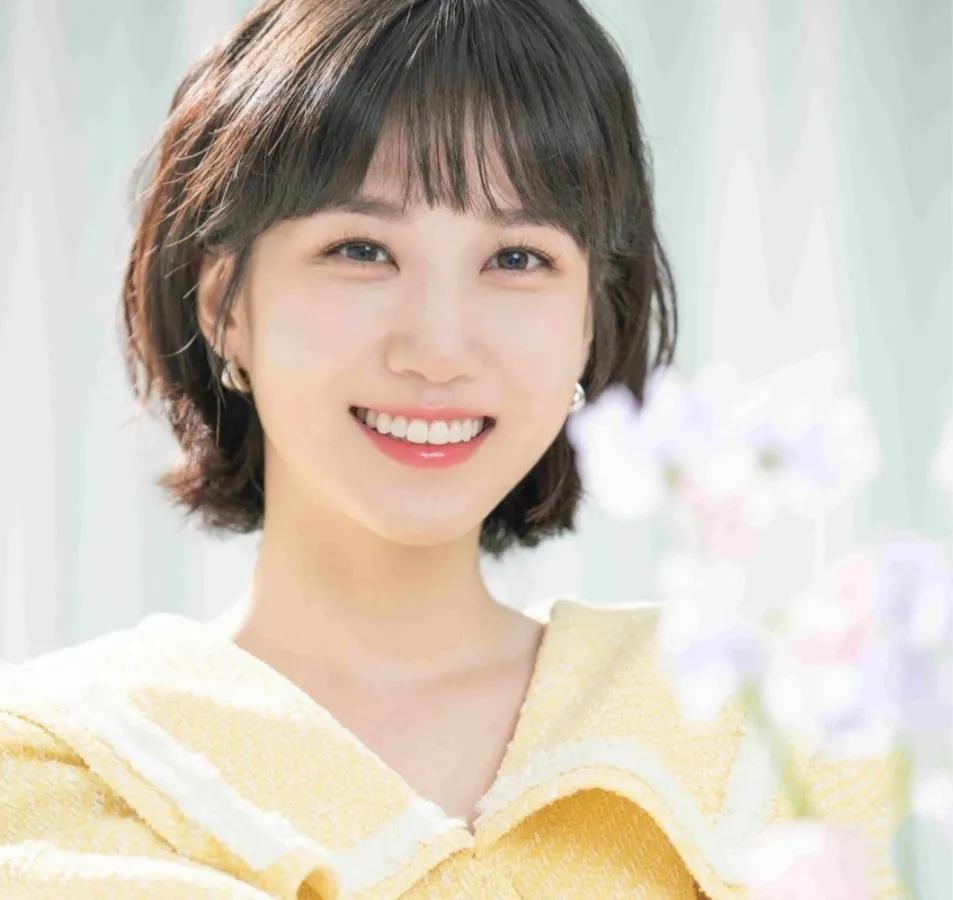 She's getting everyone's attention - double the model fee for the ...