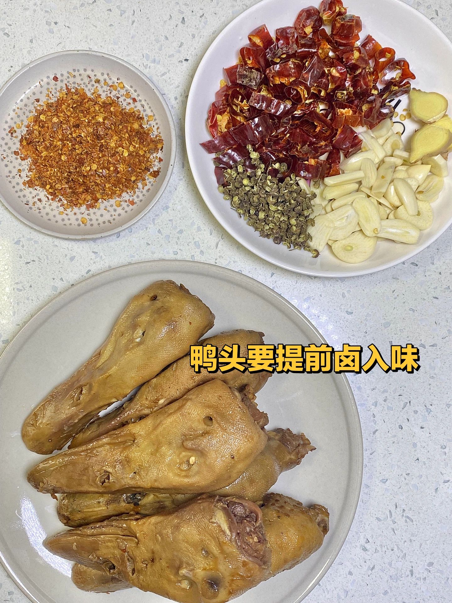 Spicy duck head spicy and addictive, the more you chew, the more ...