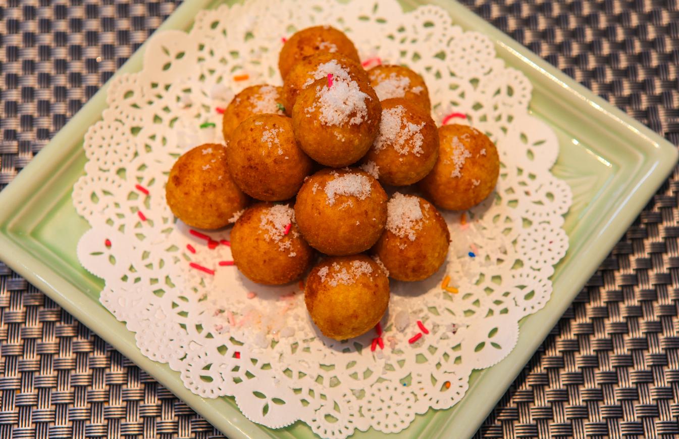 Taste the traditional Chinese delicacy - Hunan Cuisine Sugar Oil Baba ...