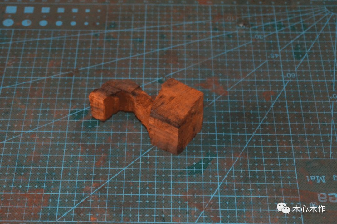 Wood carving snake - iNEWS