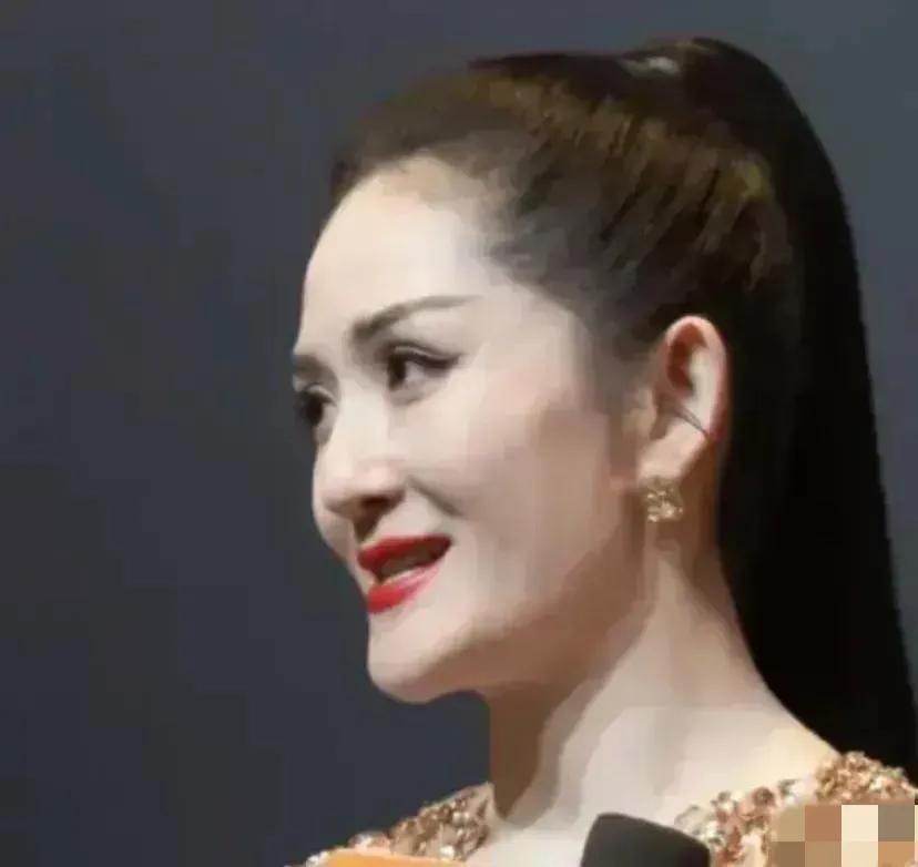 Xie Na had plastic surgery? The chin is too pointed and looks ...
