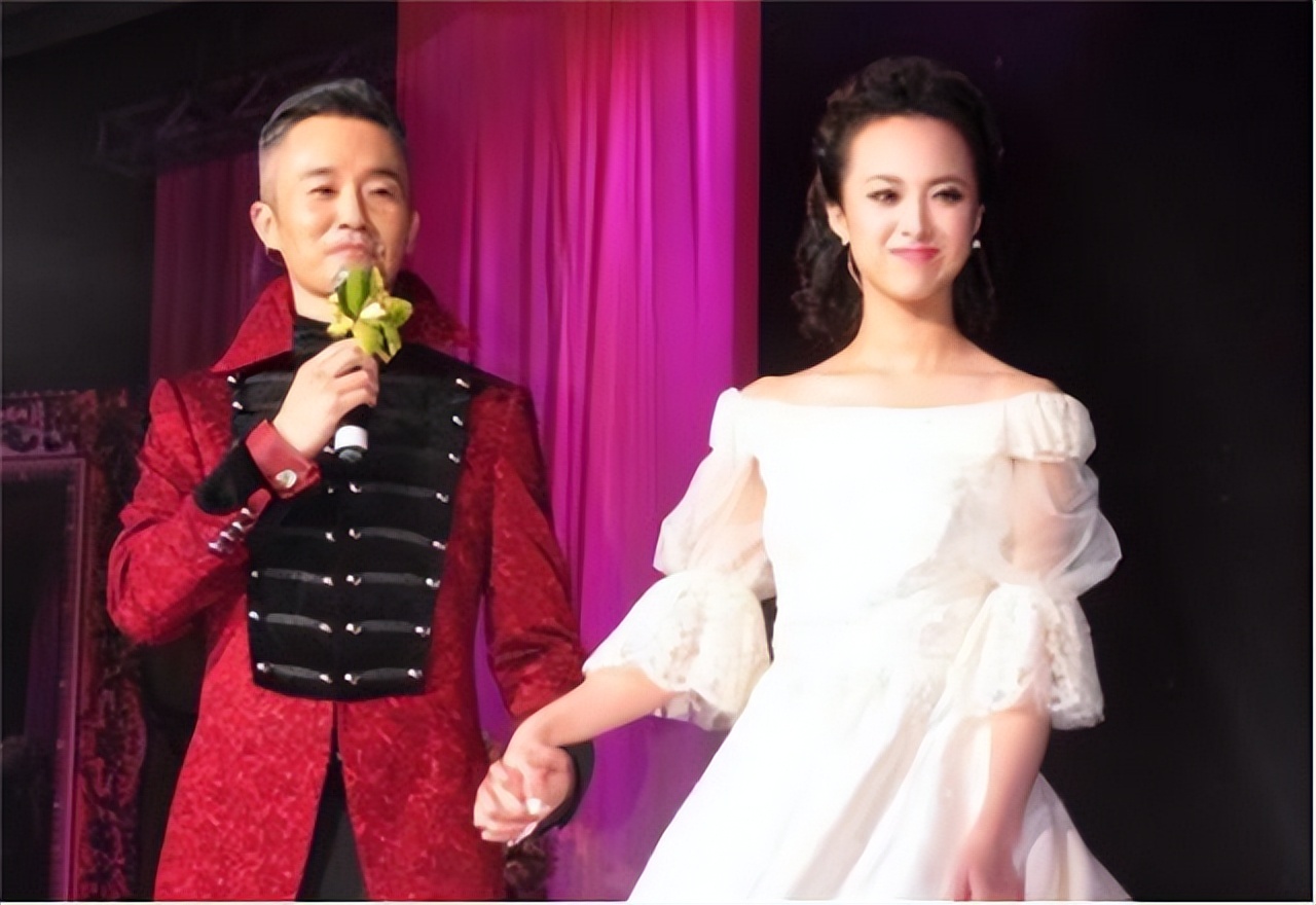 She is the most beautiful host of CCTV. She married her 42-year-old ...