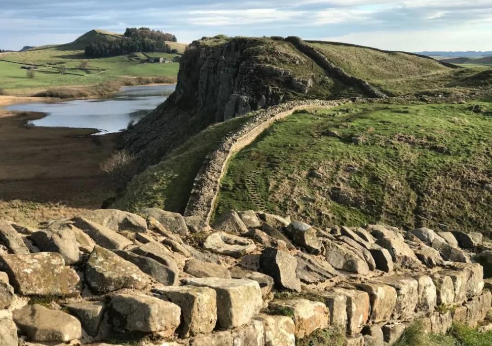 The Roman border defense line: Hadrian's Great Wall, a defense project ...