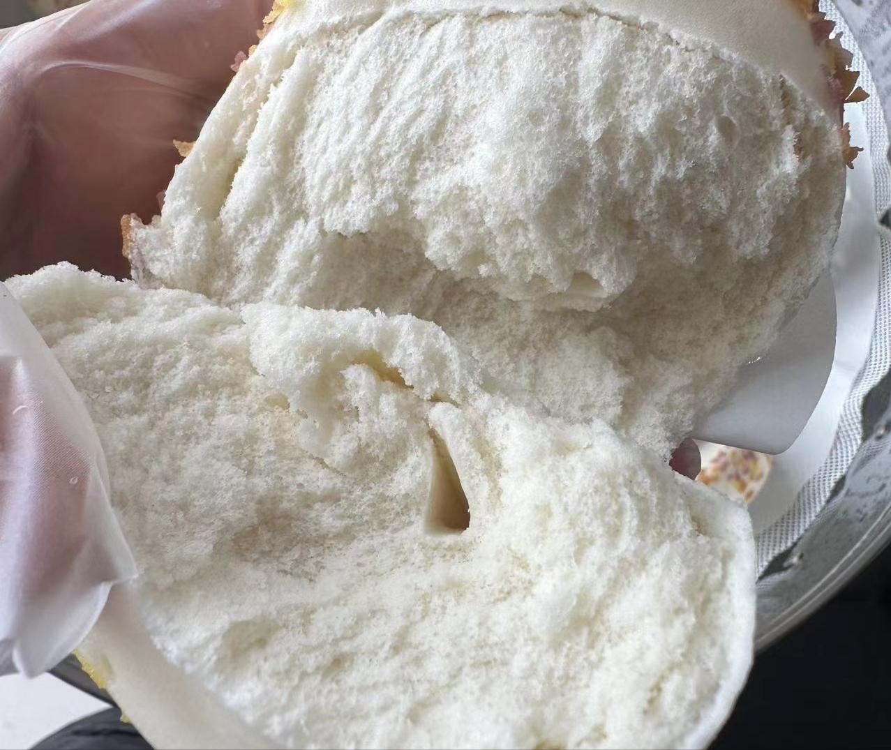 When steaming buns to make steamed buns, it is wrong to only put yeast ...