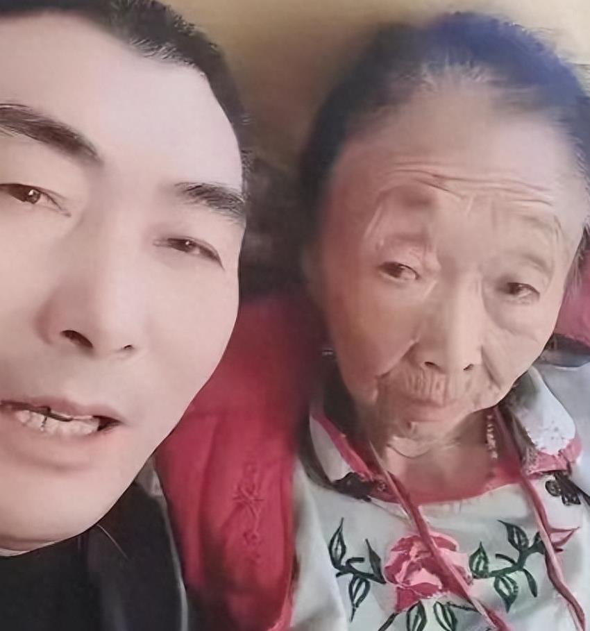 Blindingly bright! Li Yucheng "touches" Ma Yuqin at least once a day ...