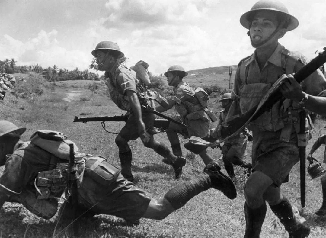 Go forward bravely or play dead to survive? Difficult choices soldiers ...