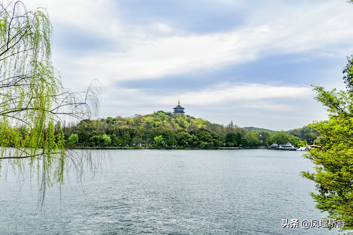 "Spring Dawn on Su Causeway", the first of the ten scenic spots of West ...