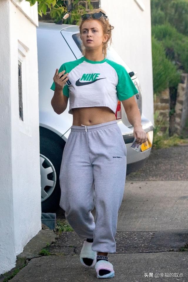 Actress Macy Smith appears on the streets of Essex, she looks soft and ...