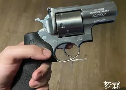The world's largest caliber short barrel revolver: American "Alaskan ...