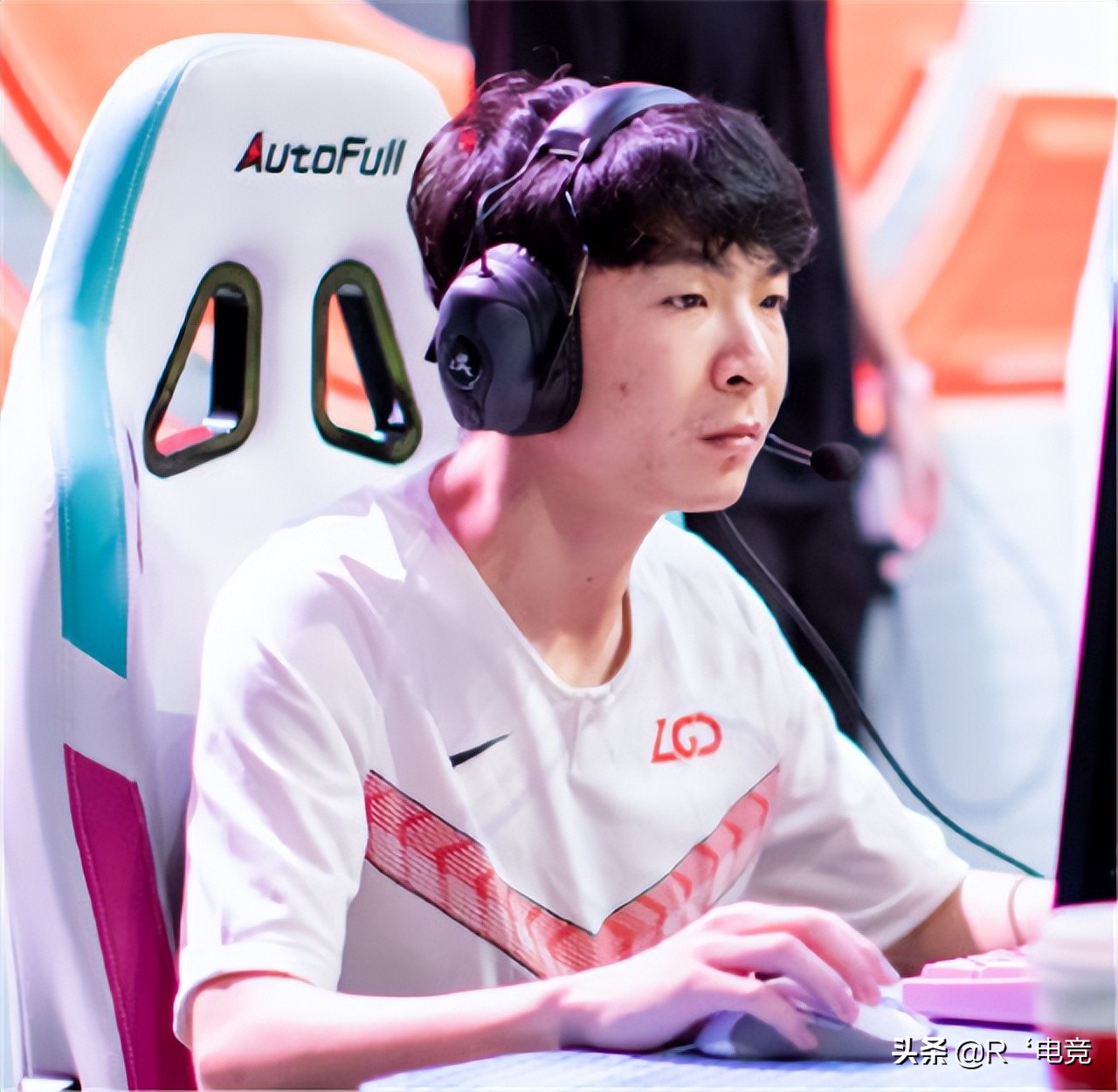 The LGD mid-laner was exposed, the commentator remembers, Zhao Junri ...