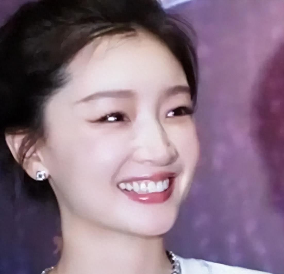 Zhou Dongyu's appearance changed drastically, and people suspected of plastic surgery, attending ...