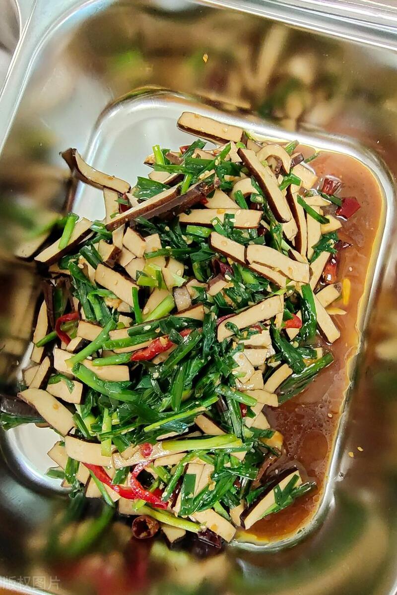 Leek root and leek leaves dissipate blood stasis and promote blood ...