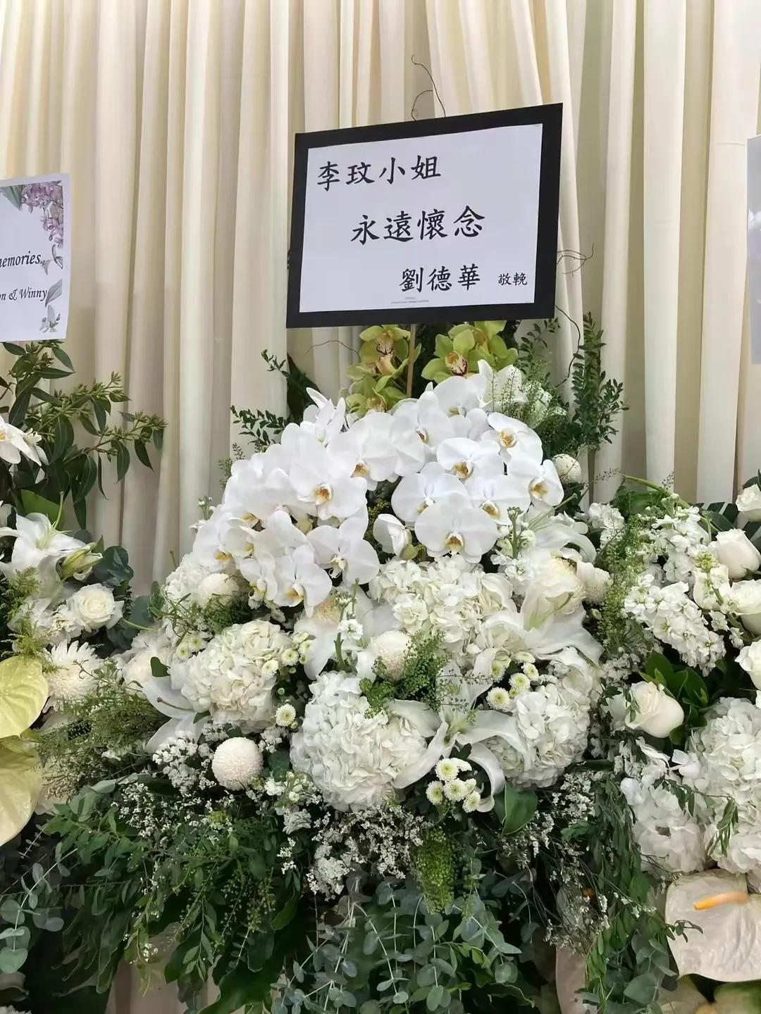 Coco Lee's two sisters attended the funeral in person, and the stars ...