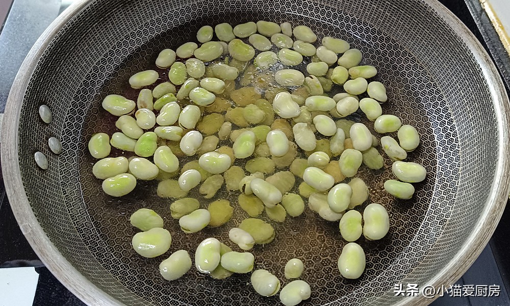 Hudou and zheergen are two kinds of ingredients in spring. It is ...