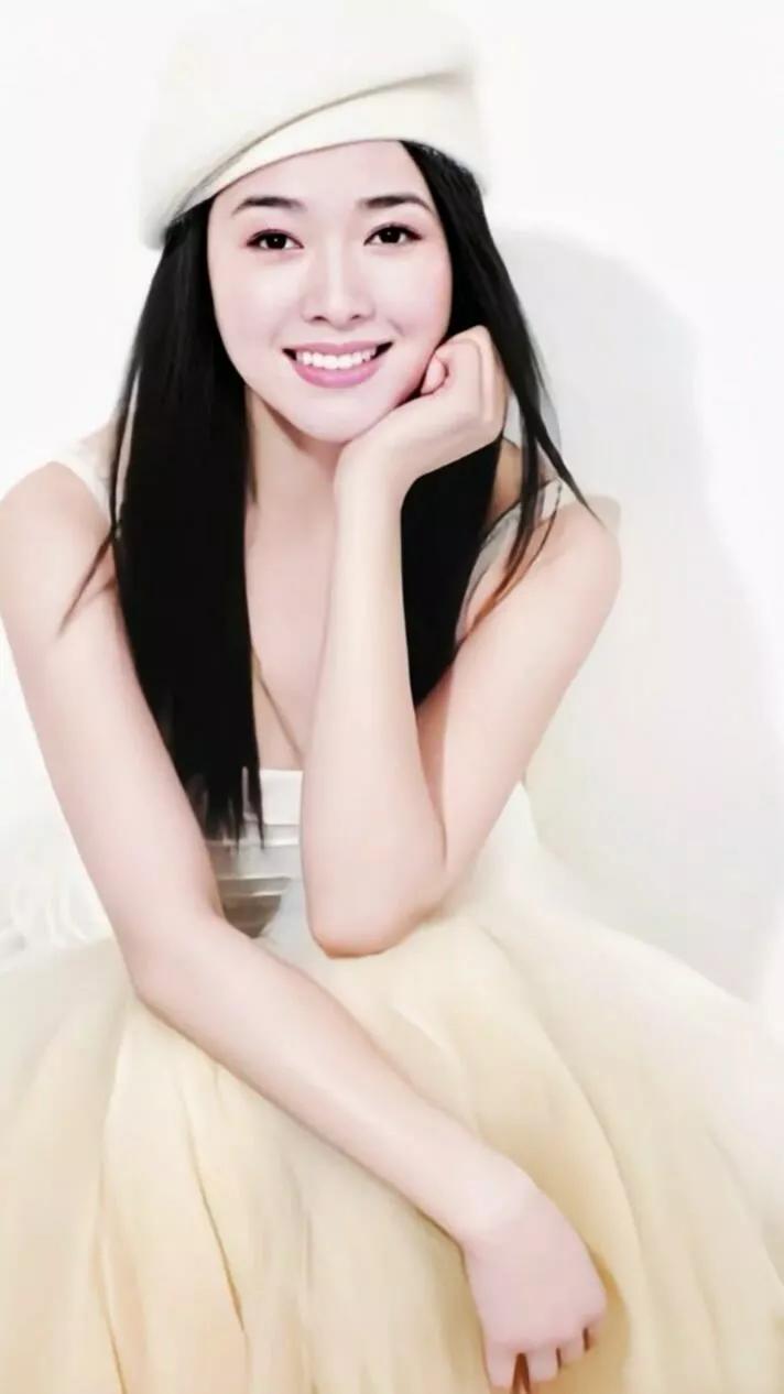 Zuo Xiaoqing, fresh and refined, the image of the girl next door - iNEWS